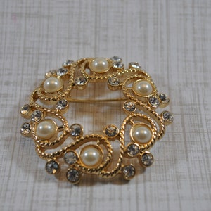Vintage Gold Tone Pin With Crystals and Pearls, Decorative Pin Jewelry ...