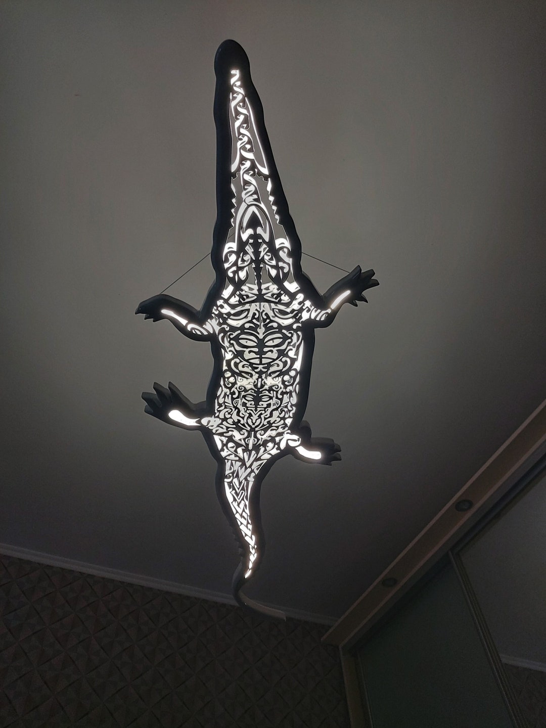 Crocodile Shaped Ceiling Chandelier LED Wall Light for Maori Surf Style ...