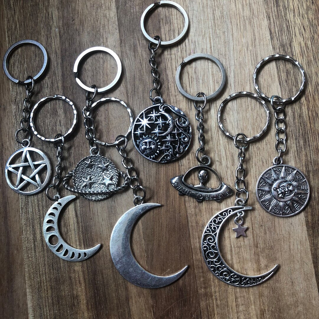Keyrings 2 / 2 Zodiac, Pentacle, Moon and Star, UFO, Sun, Moon and ...