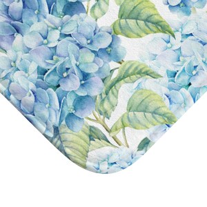 Cute Floral Bath Mat, Blue Hydrangea Flowers Bath Mat, Memory Foam Bath ...