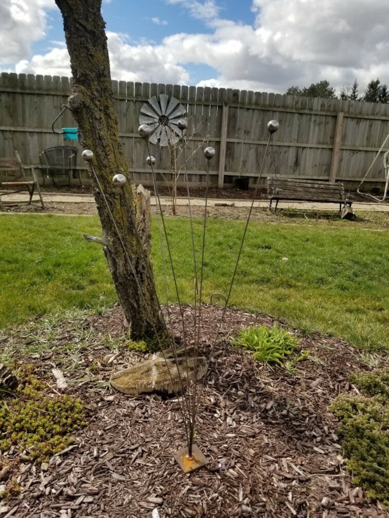 Kinetic Balls Garden Metal Art Ball Weeds 3 Feet Tall Bendable Pliable ...