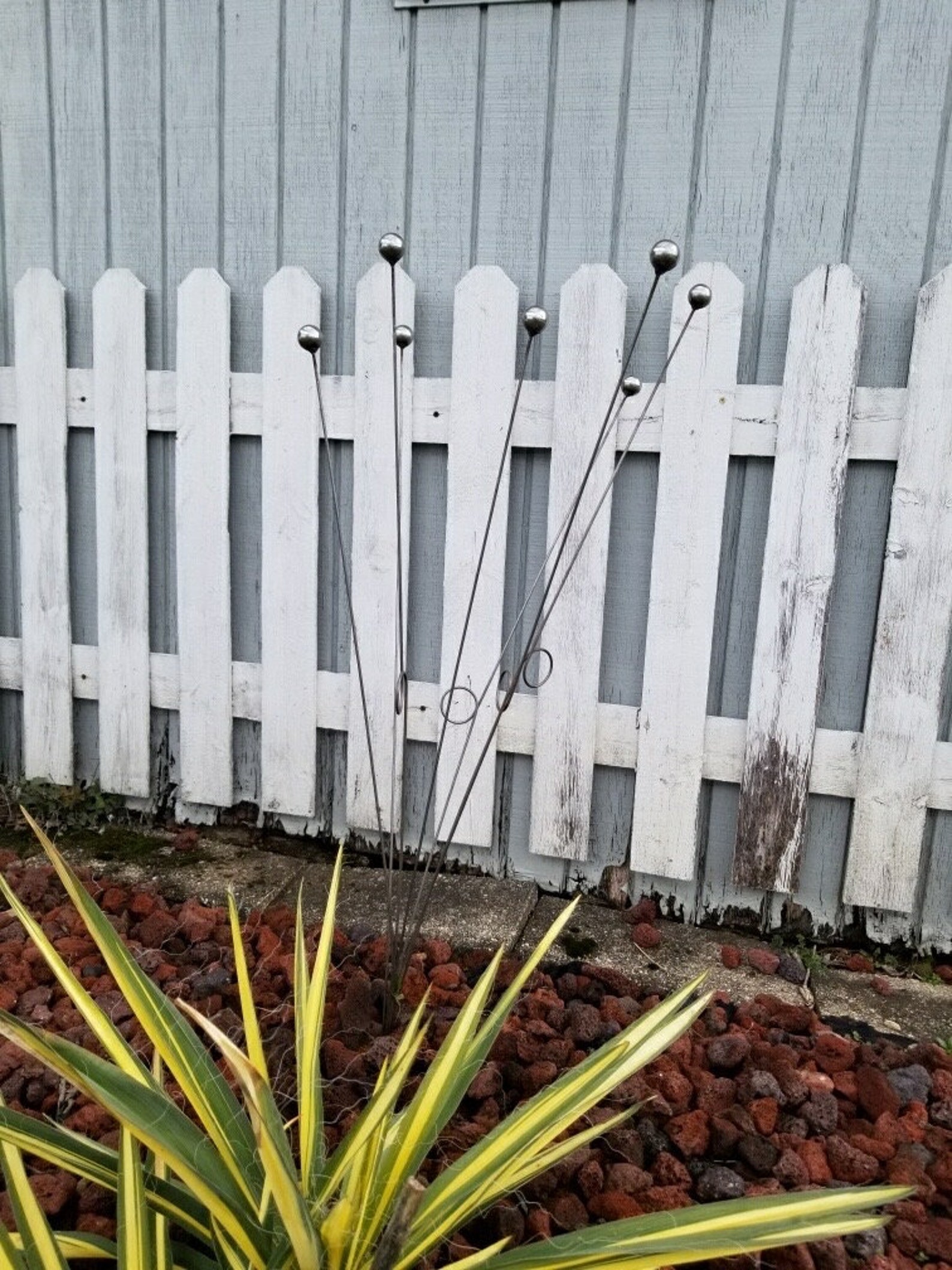 Kinetic Balls Garden Metal Art Ball Weeds 3 Feet Tall Bendable Pliable ...