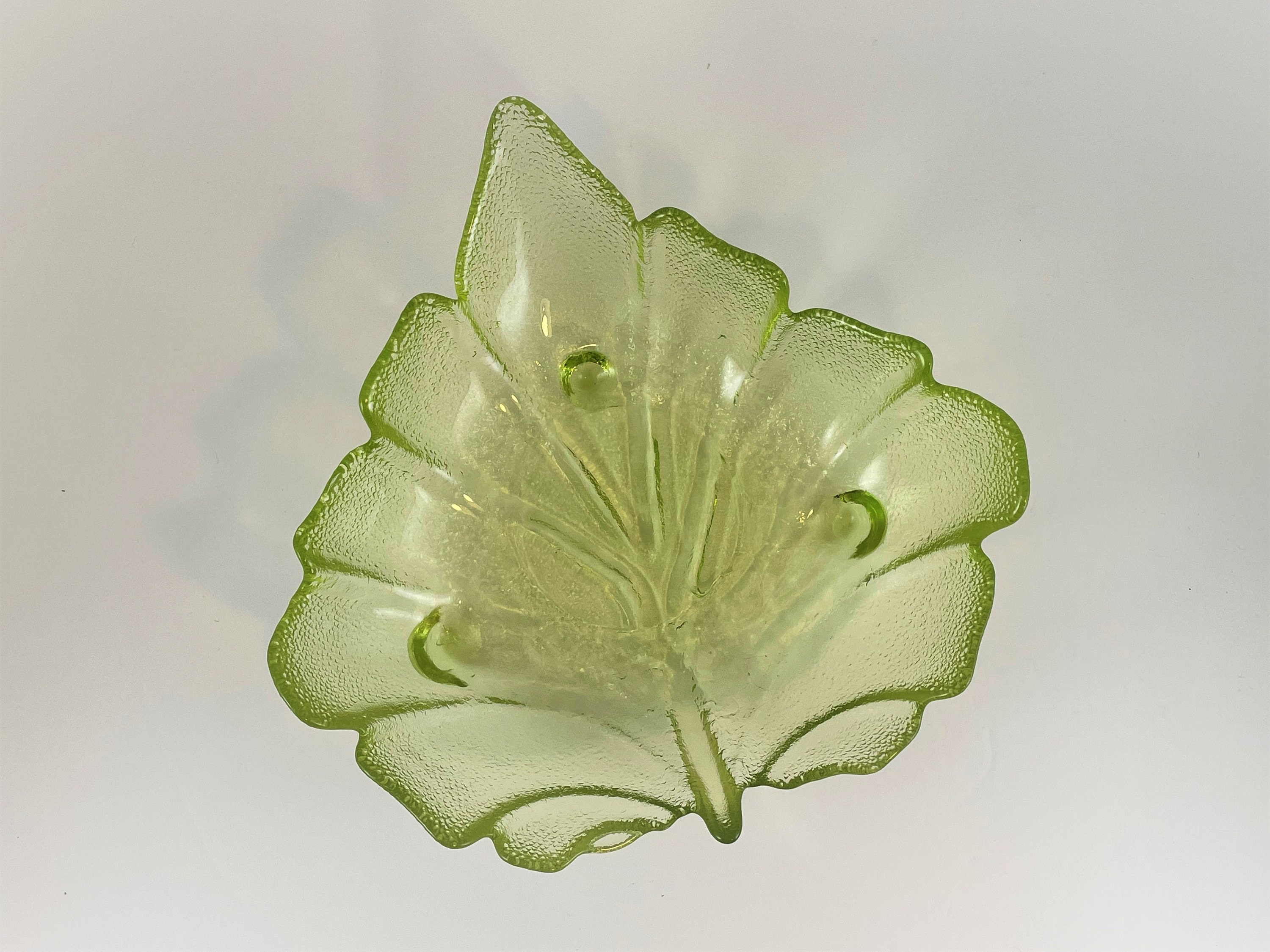 Lime Green Textured Leaf Shaped Dish or Bowl/3 Footed Leaf Glass Dish ...
