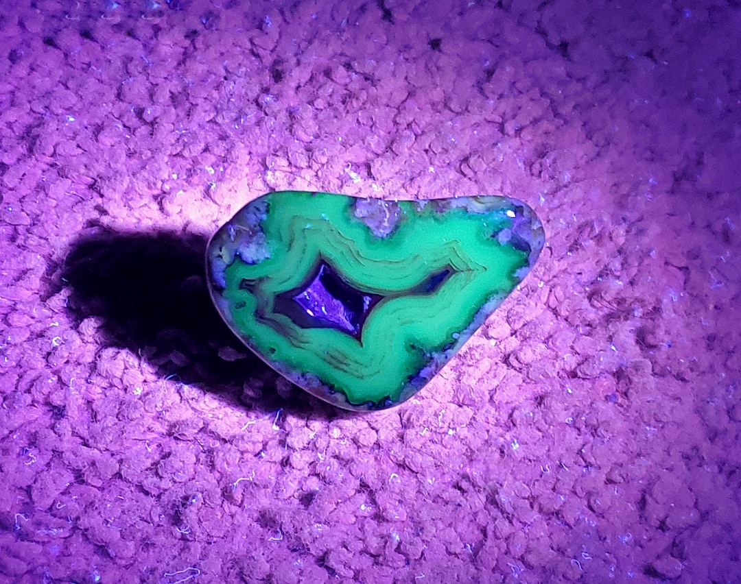 Primo Natural Orange Fortification Flourescent Agate Tumbled Stone ...