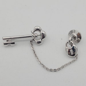 Vintage NEW RARE Monet Silver Tone Lock & Skeleton Key Sweetheart Pin ...