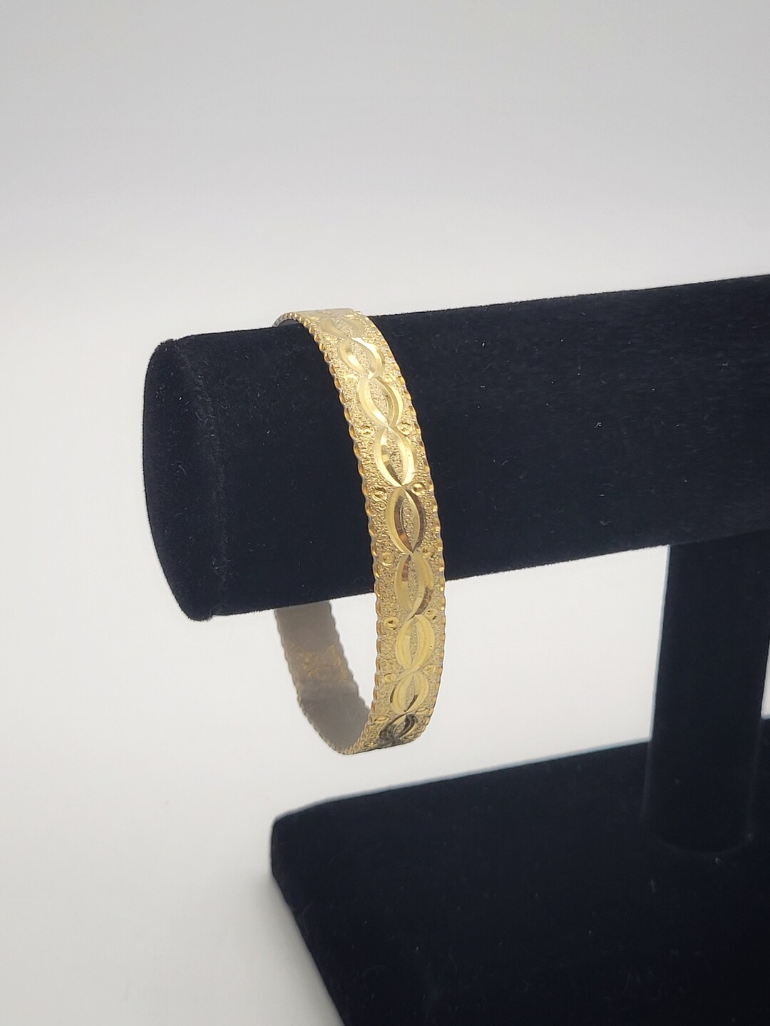 Vintage Gold Tone Textured Single Bangle Bracelet With Diamond Cut ...