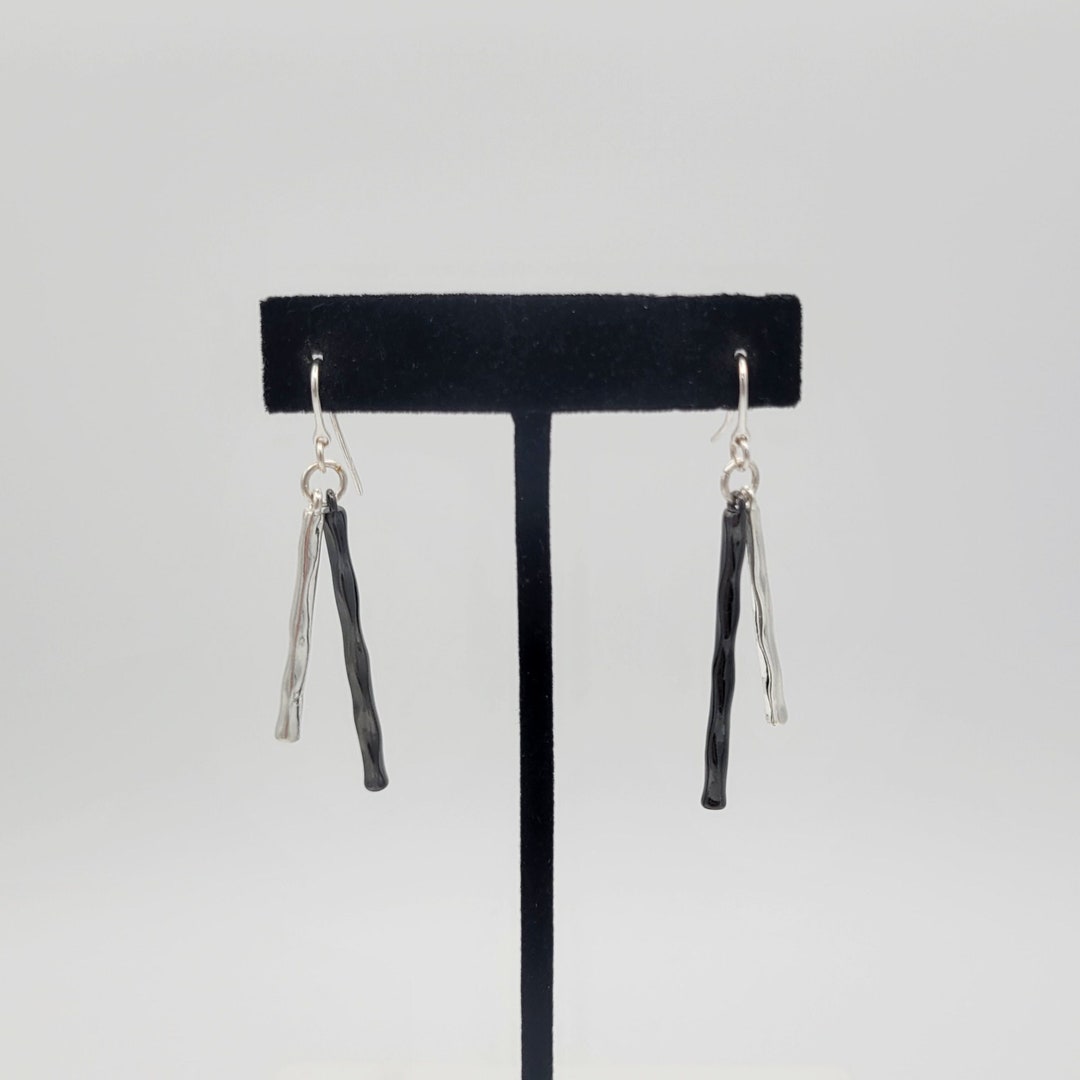 Vintage NEW Silver Tone & Black Gunmetal Textured Rod Dangle Earrings ...