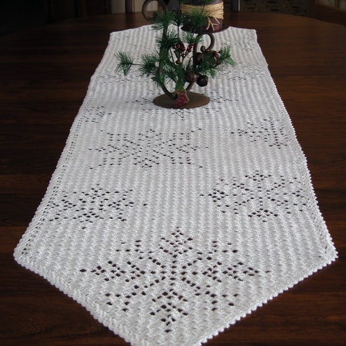Cascading Snowflakes Table Runner PDF Pattern - Etsy