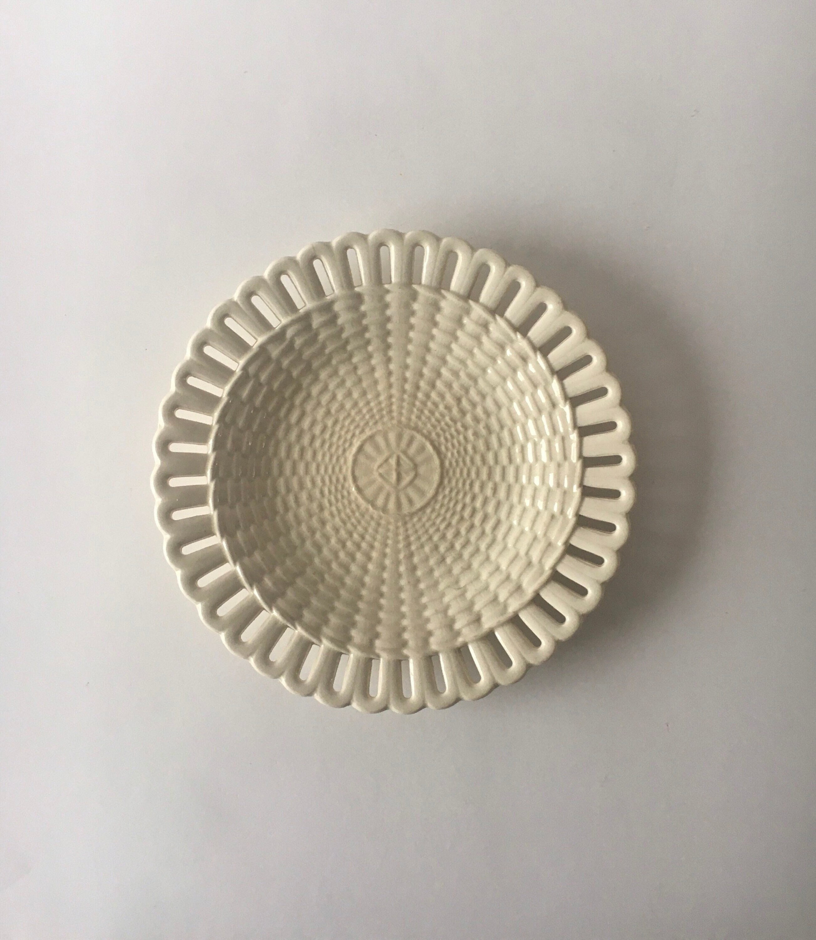 Antique Creamware Wedgwood Plate - Etsy