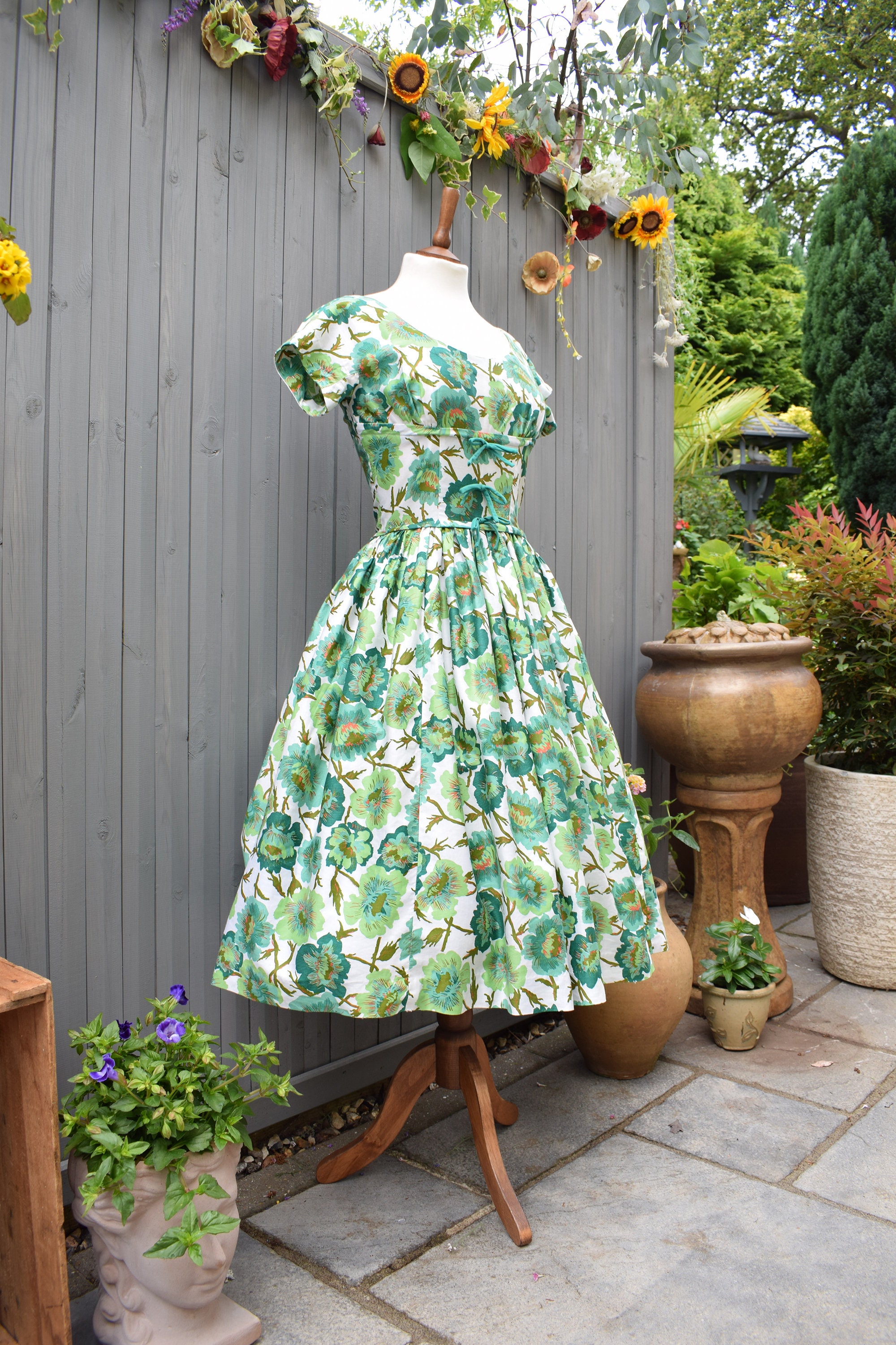 1950s Fit & Flare Green White Floral Circle Dress | Summer Cocktail ...