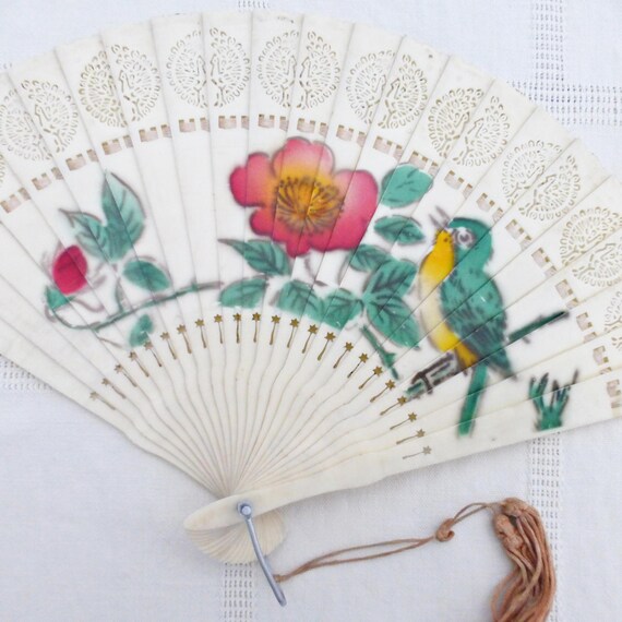 1920s Celluloid Brise Fan | Peacock and Flowers Cream… - Gem