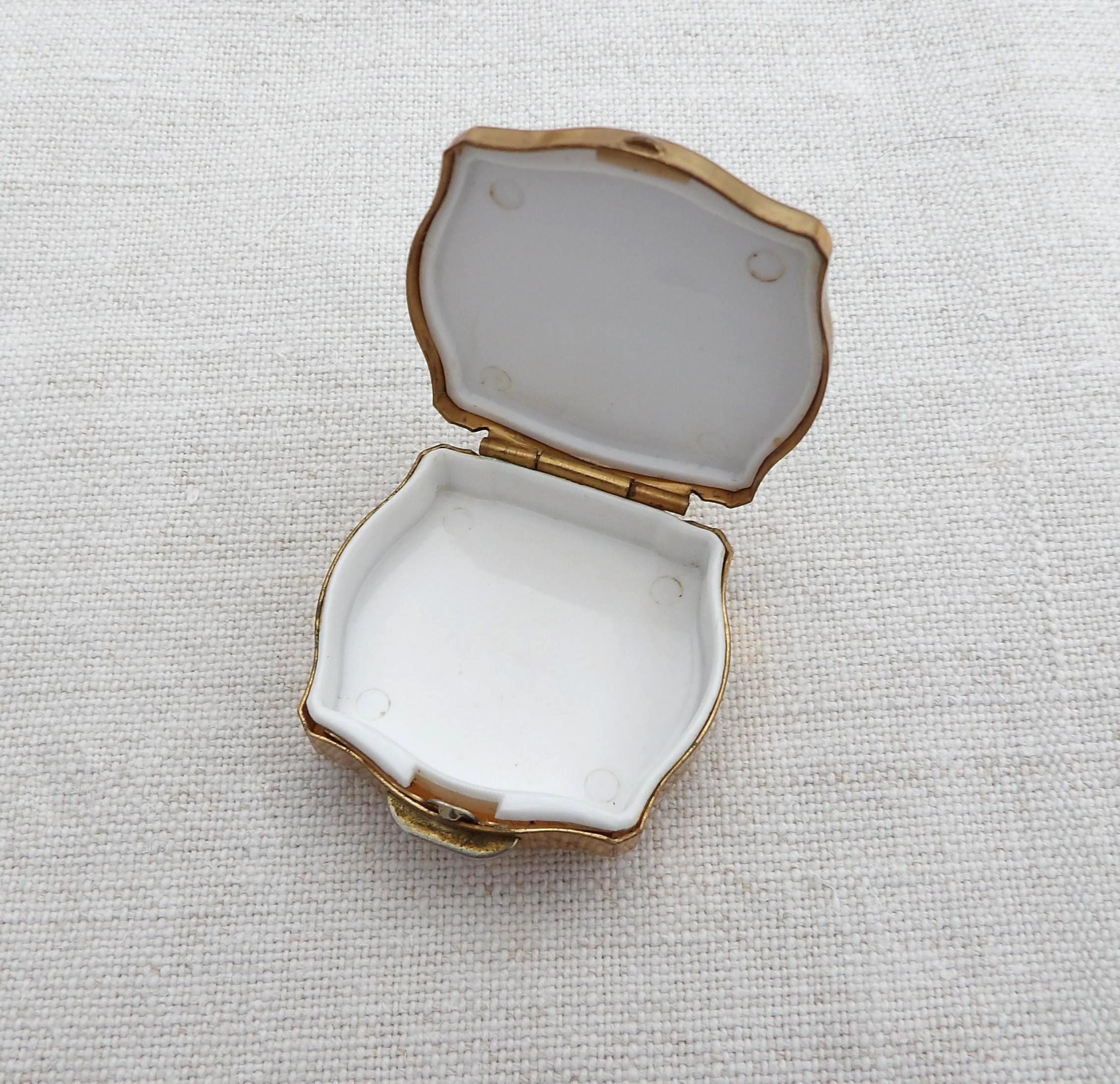 Vintage Enamel Pill Boxes, Ceramic Floral , Stratton, Couples ...
