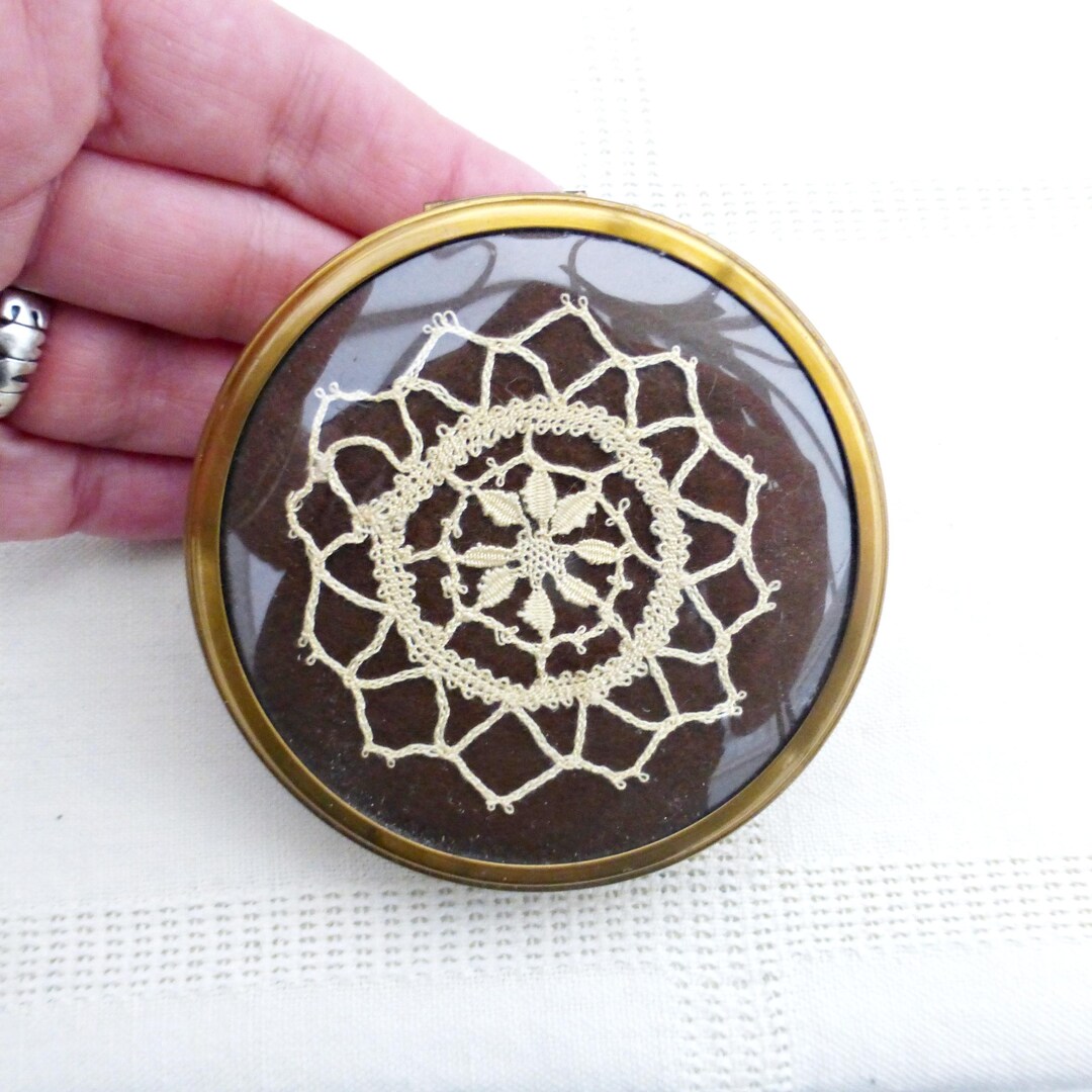 Vintage Lace Compact Vintage Ladies Compact Vanity Compact Make up ...