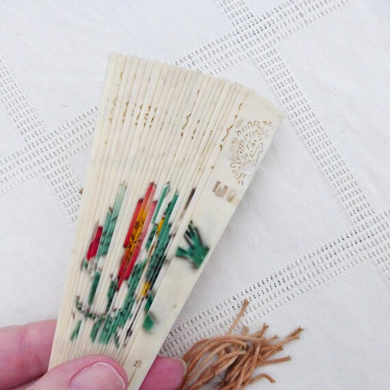 1920s Celluloid Brise Fan | Peacock and Flowers Cream… - Gem