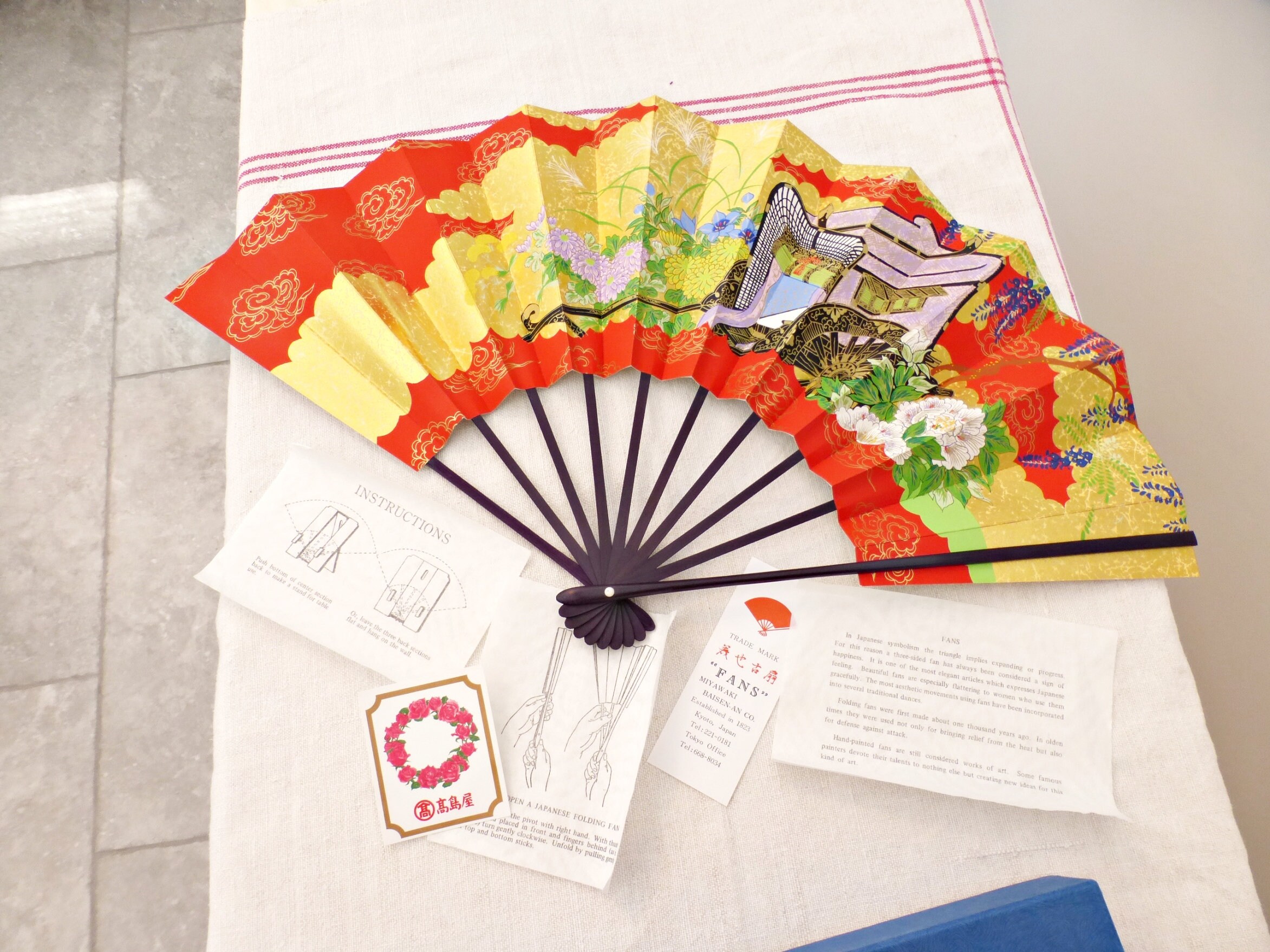 Stand Up Decorative Fans