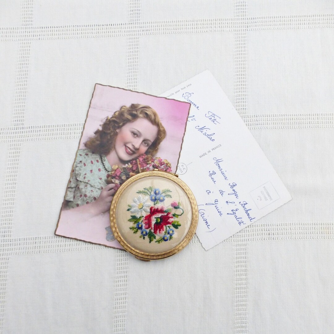 Vintage KIGU Powder Compact Small Petit Point Compact 1950s Embroidered ...