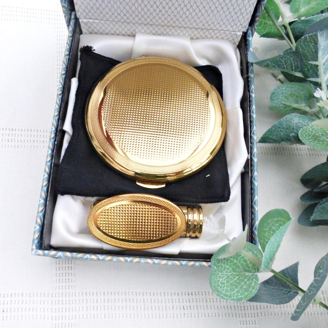 KIGU Powder Compact & Lipview Boxed Gift Set | Gold Tone Engine Turned ...