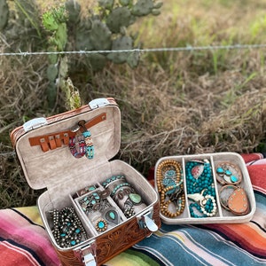 The Laramie Jewelry Train Case Western Cowgirl Cowboy Ranch Rodeo Cows ...