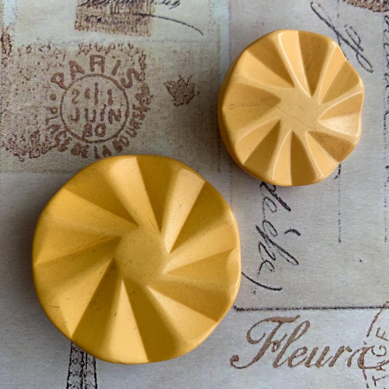 Bakelite Buttons - Etsy