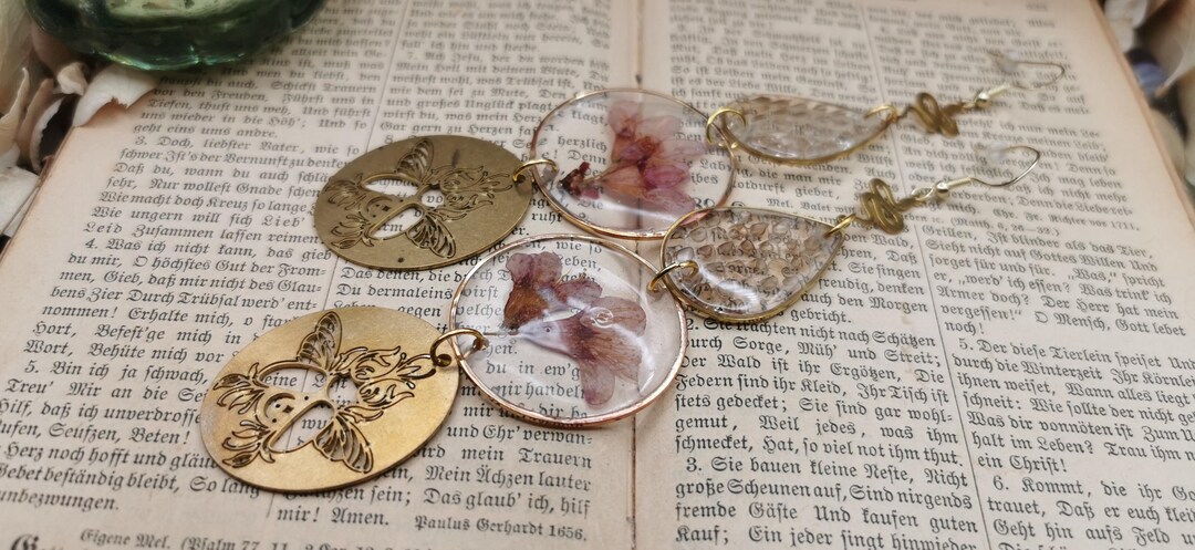 Wildfang Whisper - Snake Skin / Floral Earrings Dnd TTRPG Reptiles - Etsy