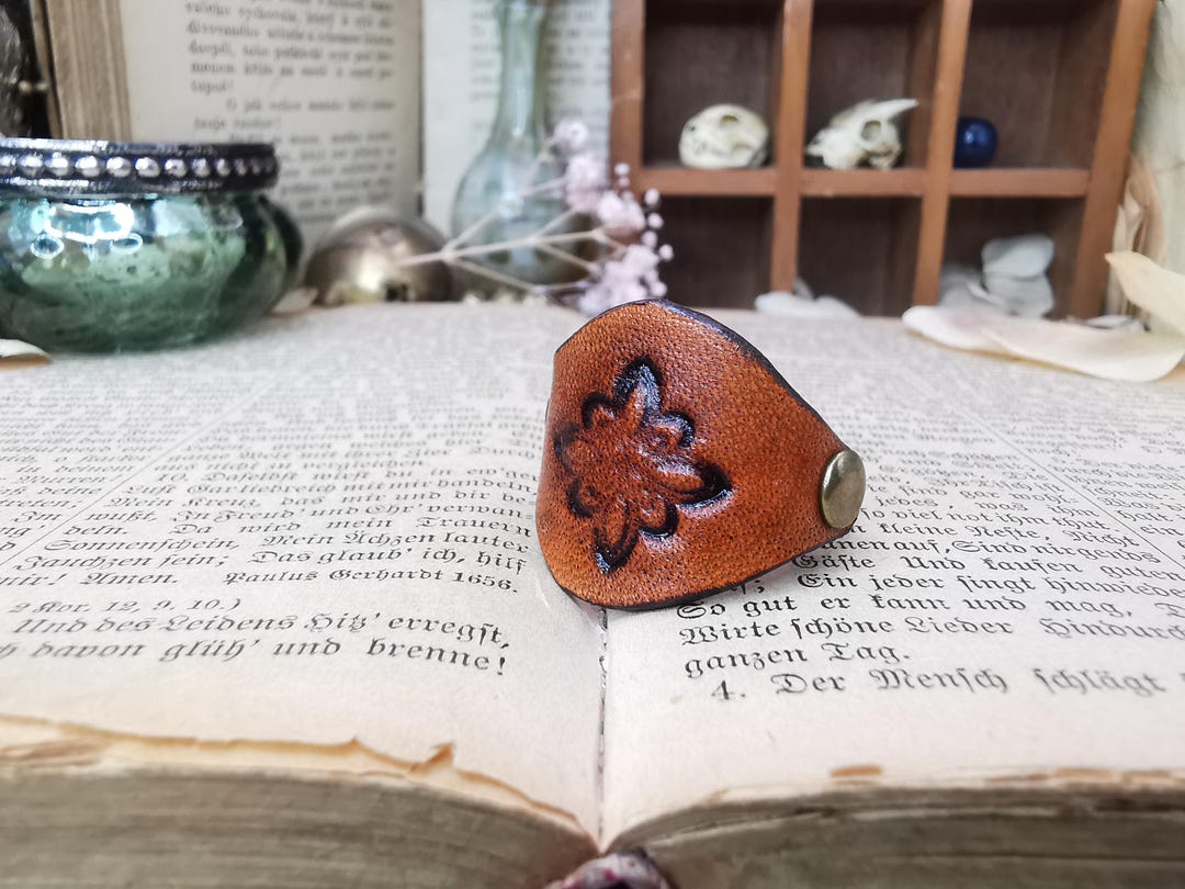 Eldertree Grace - Leather Ring Dnd TTRPG Witchy LARP - Etsy
