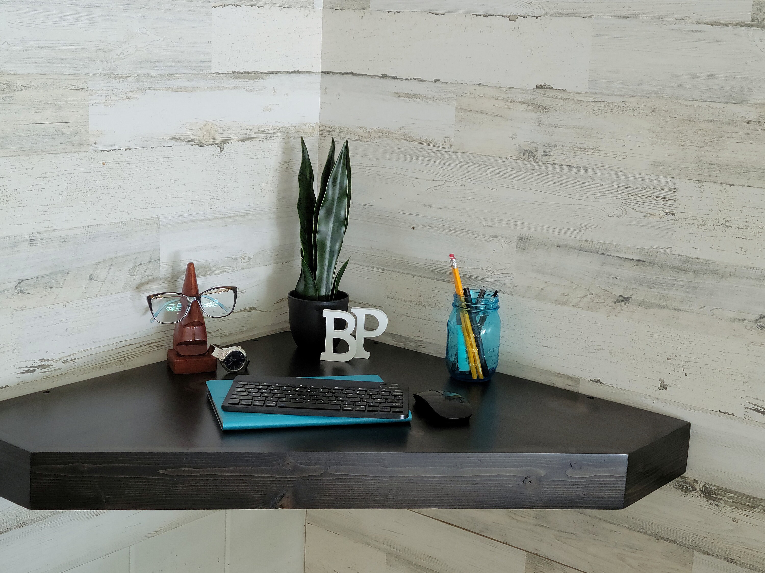 This Floating Corner Desk Was Designed For Small Spaces | atelier-yuwa ...