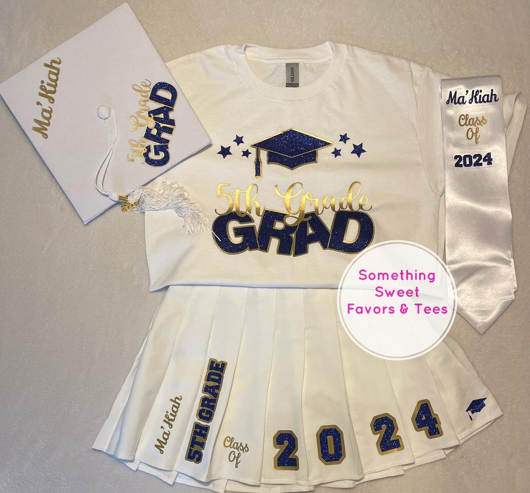 Atuendo de graduación de la clase 2025, de 5.º a 8.º grado; azul rey ...