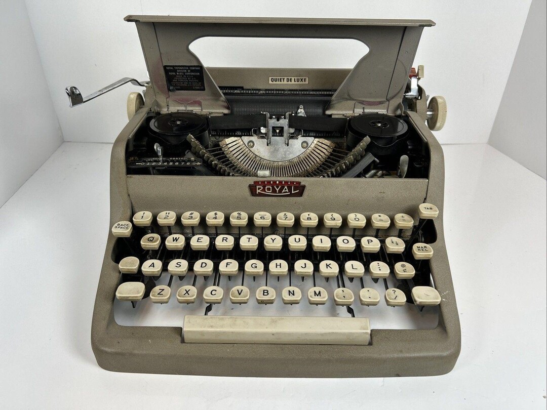 Royal Aristocrat Typewriter W/ Original Tweed Case & Key 1953 Works ...