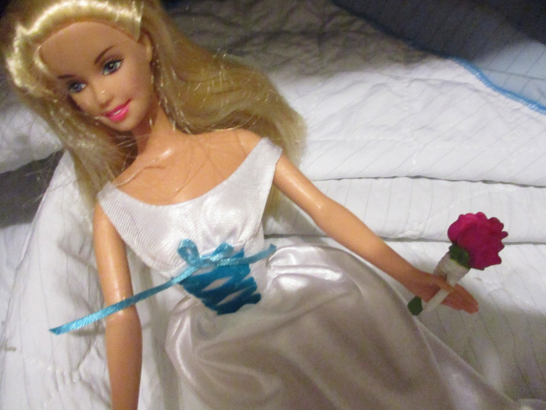 Mattel Barbie 1990 White Disney Dress Blue Trim Blue Shoes Lovely Face ...