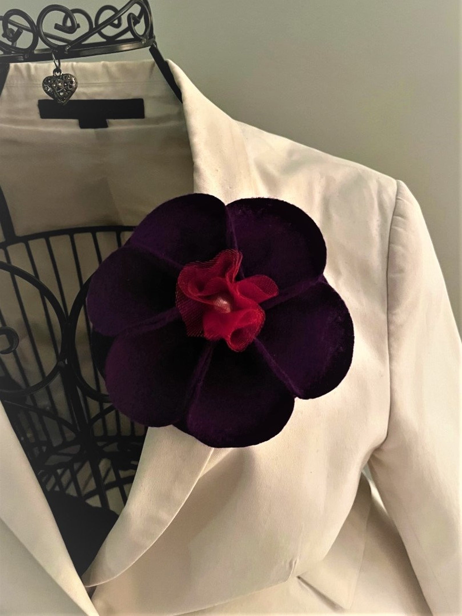 DST Red Flower Corsage// African Violet Pin//felt Flower - Etsy