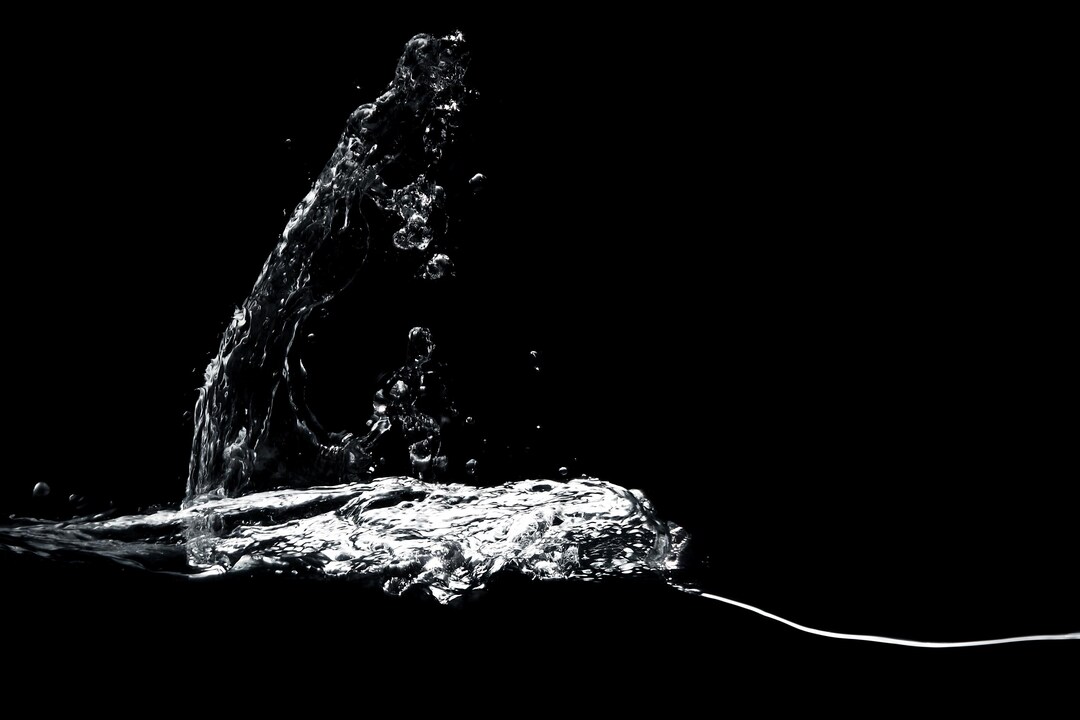 Minimalist Water Splash Photography | Black and White Abstract Wall Art ...