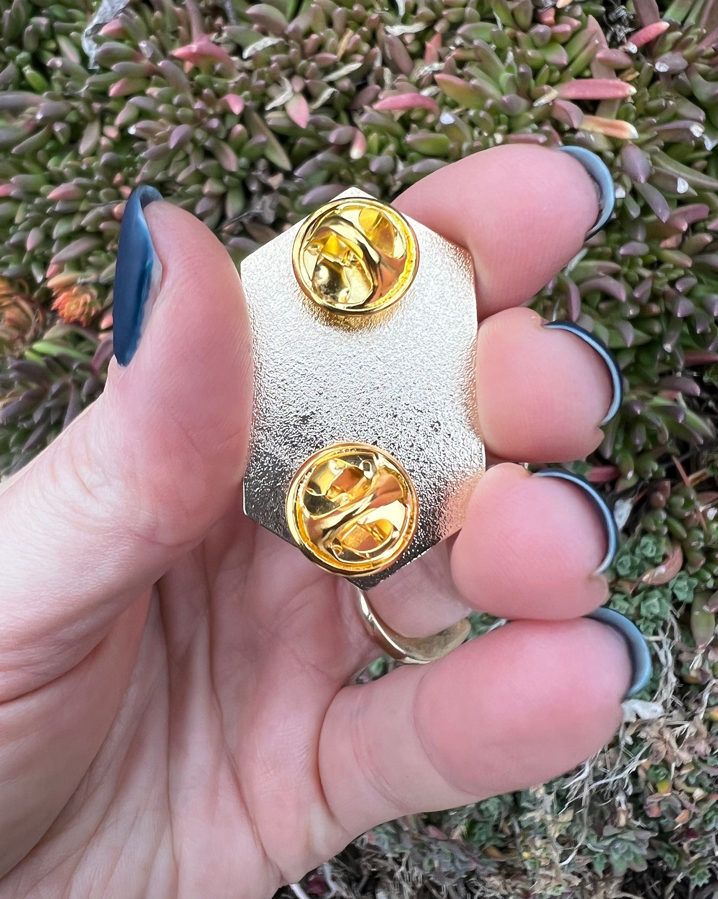 Enamel Pin: i Know Asl Gold or Silver Sign | Etsy