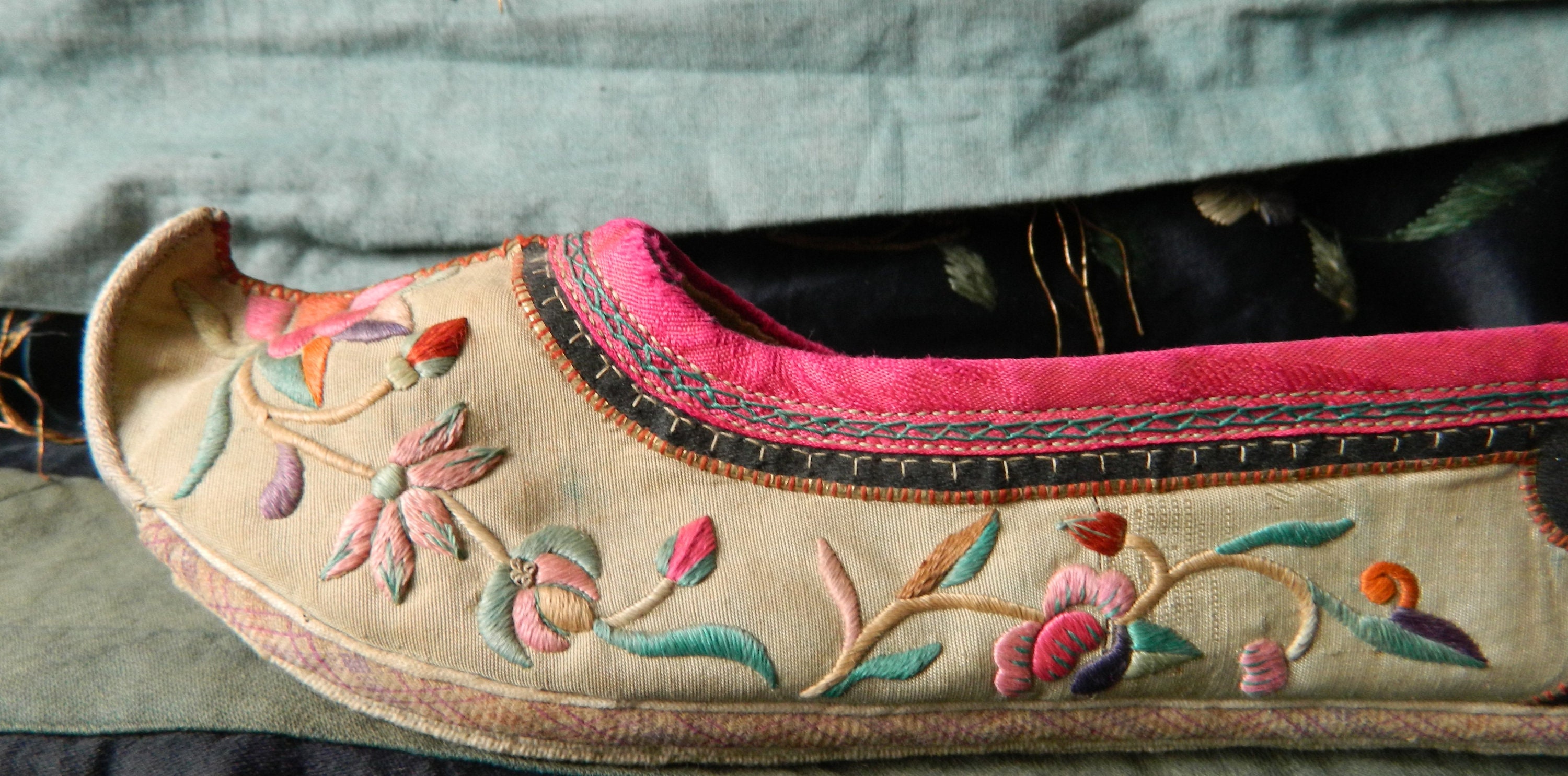 Chinese Embroidered House Slippers at Marilyn Sylvester blog