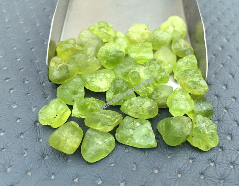 25 Raw Peridot Crystals: Natural Rough Gemstones (8-10MM) - Etsy