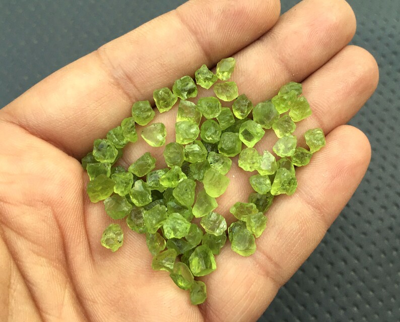 50 Piece Green Raw 4-6 MM Rough Peridot Raw Crystalsnatural | Etsy