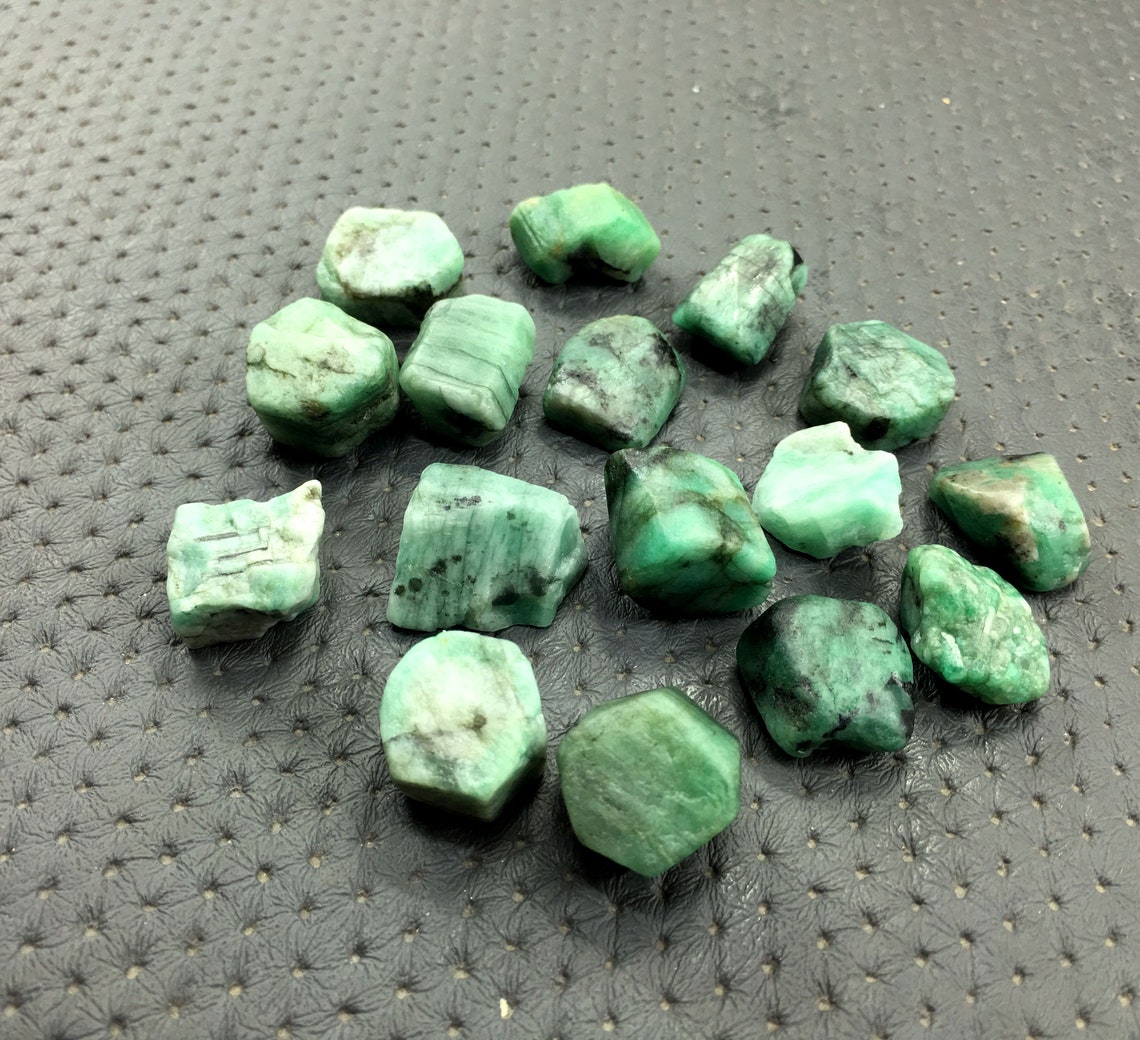10 Pieces Unpolished Emerald 18-20 MM Rawuntreated May - Etsy