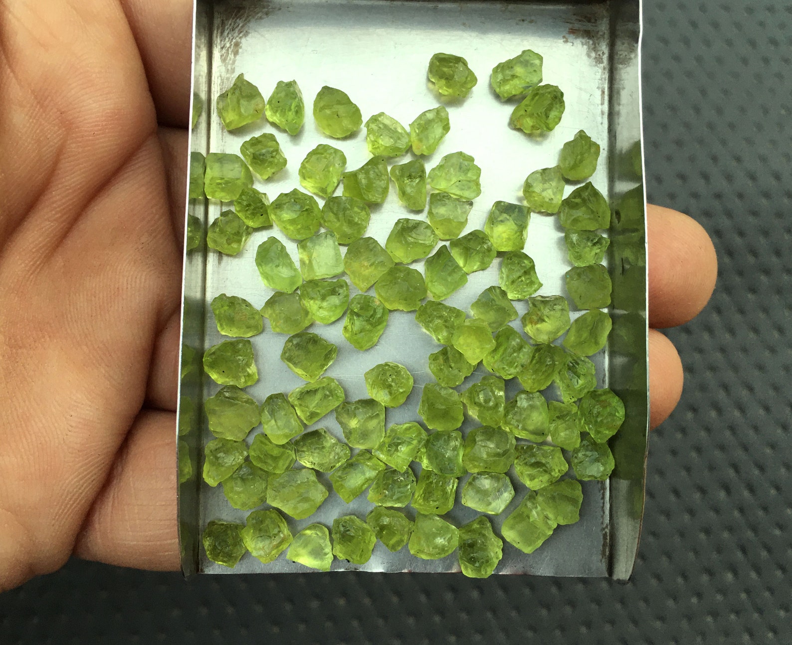 50 Piece Green Raw 4-6 MM Rough Peridot Raw Crystalsnatural | Etsy