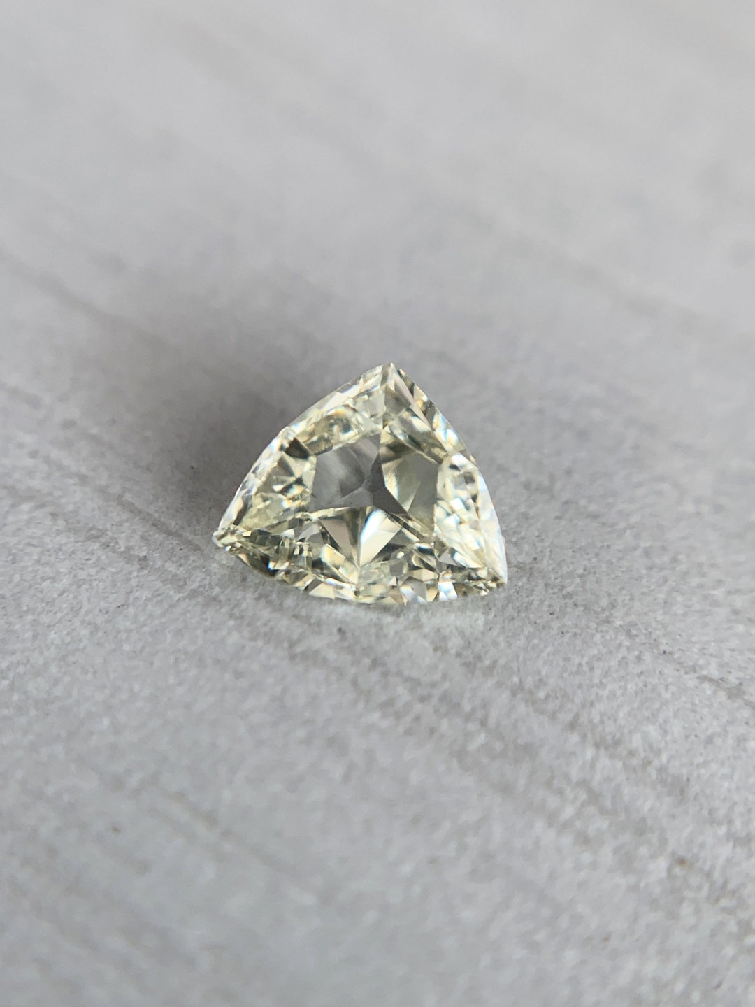 0.23ct Icy Yellow Triangle Shape Natural Diamond Modified Cut Diamond ...