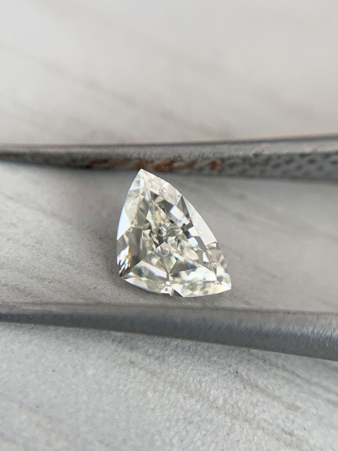 0.28ct Icy Light Yellow Triangle Shape Natural Diamond Modified Cut ...