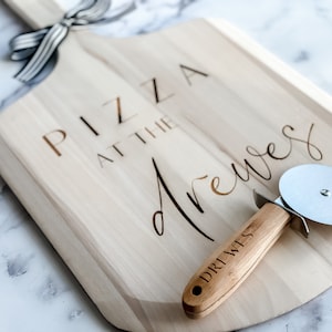Personalized Pizza Kit, Custom Engraved Pizza Board, Housewarming Gift ...