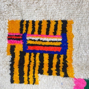 Rug Artist Area Rug Unique Face Eyes Abstract Rug Art on Area Throw ...