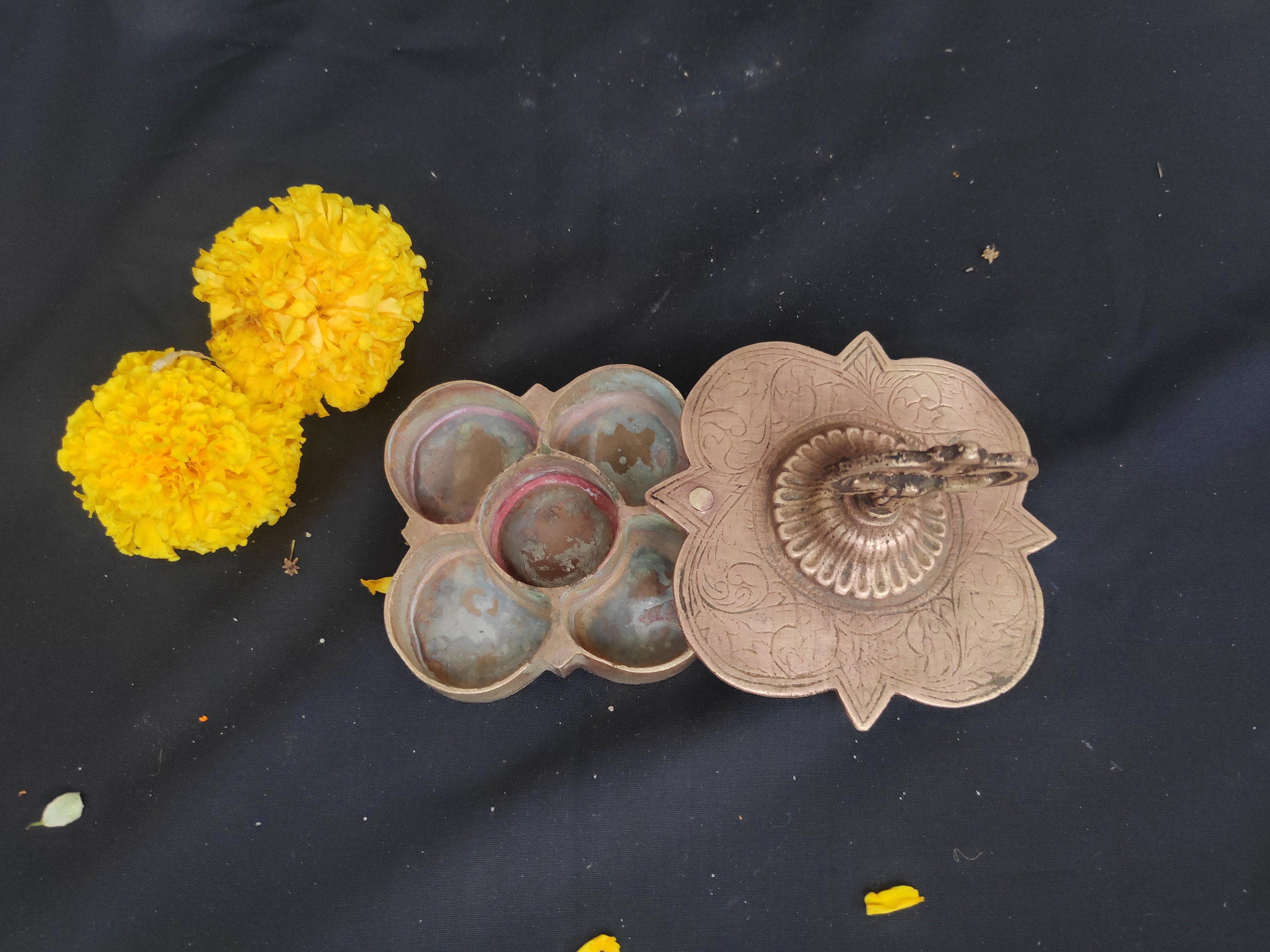 Antique Brass Kumkum Powder Box|vintage Beautiful Carved 5 Compartments ...