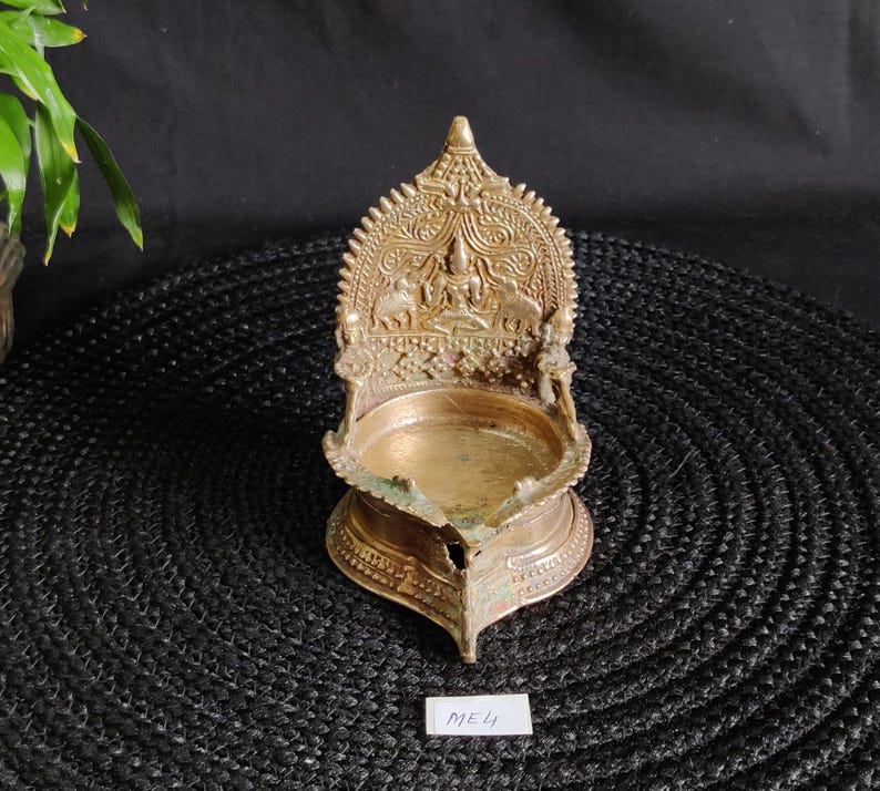 Antique Brass Lord Narayan Handmade Oil Lamp Vilakku | Divine Oil Lamp ...