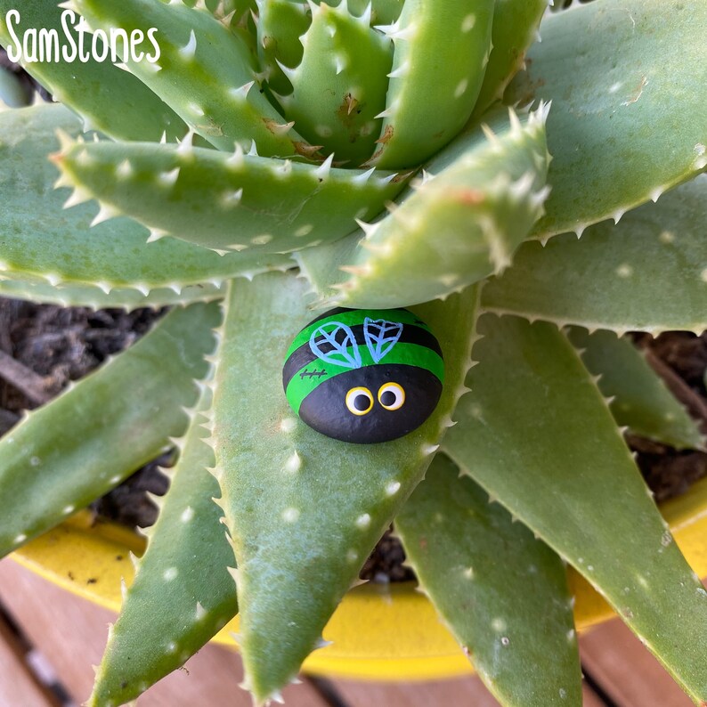 Tiny Zombee “bee” Rock. 1 Acrylic Hand Painted Bumblebee Pebble. Cute ...