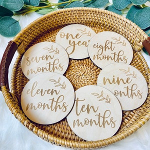Personalized Wooden Baby Milestone Disc Set| Custom Name Disc | Monthly ...