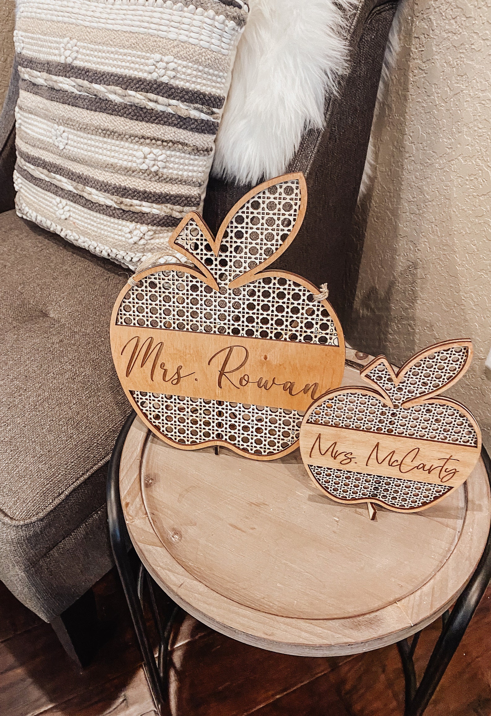 Personalized Teacher Rattan Apple Desk Plaque Personalized Teacher Door ...