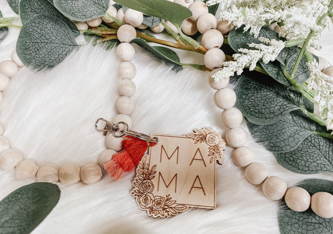 Wooden Floral MAMA Keychain - Etsy