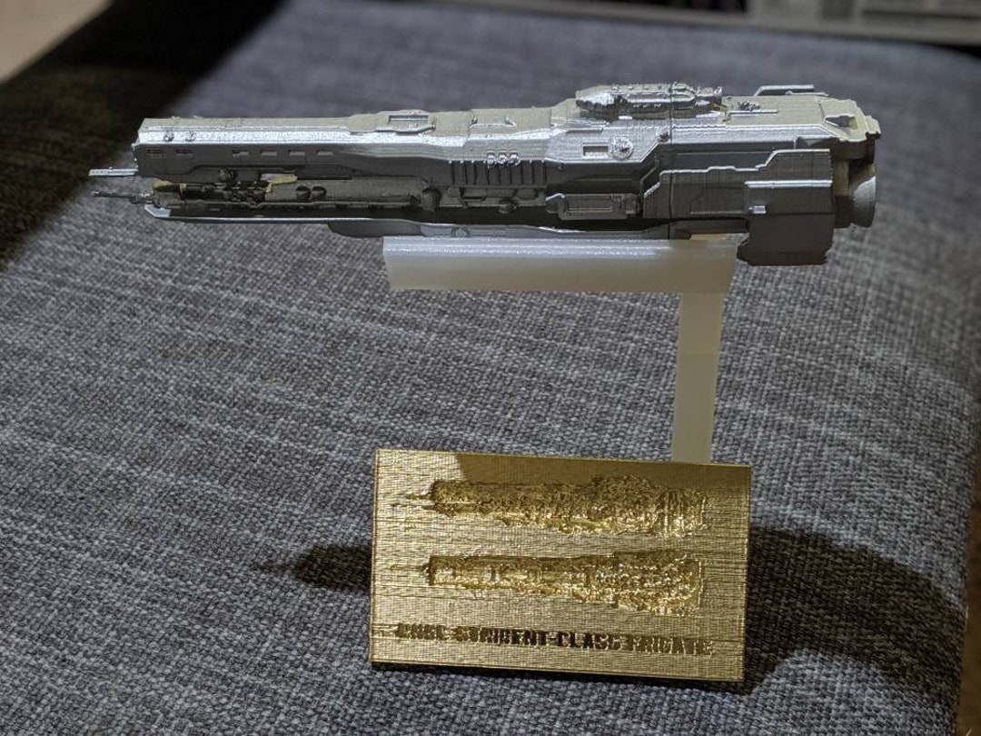 HALO UNSC Strident Class Frigate Model With Custom Display Stand - Etsy