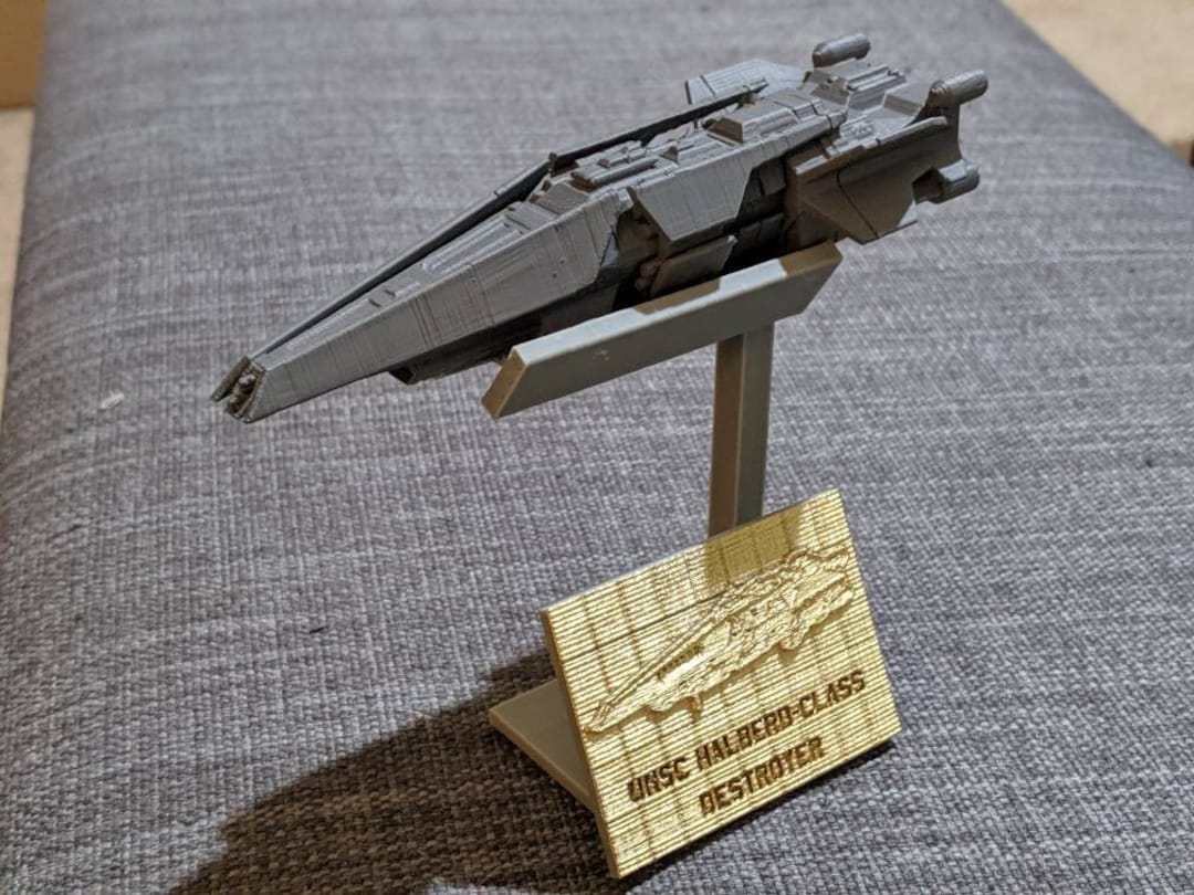 Halo UNSC Halberd Class Destroyer Model With Customizable Display Stand ...