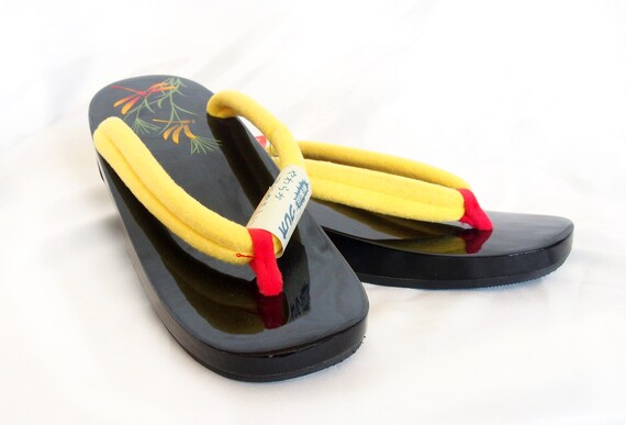 Cute wooden geta with dragonfly pattern - black, yell… - Gem
